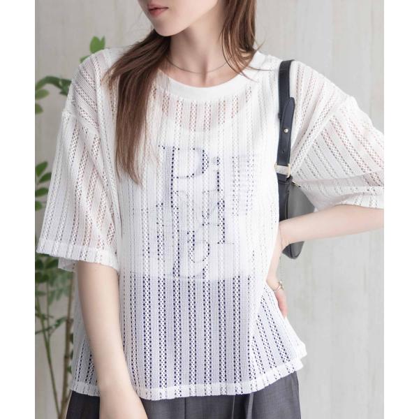 メッシュレースTシャツとプリント入りタンクトップのアンサンブル。カラーは、オフホワイト・グレー・ブラックの3色展開です。■デザインクルーネックメッシュレースのTシャツとプリントが入ったタンクトップをセットにしたレイヤードアイテム。どちらも単...