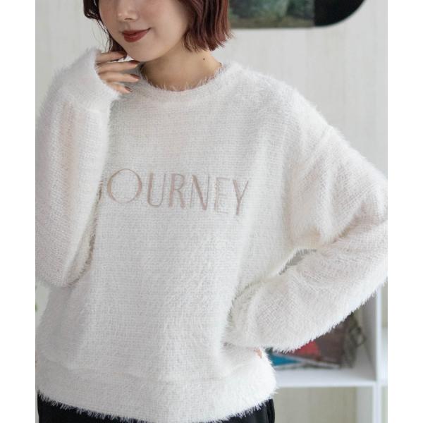 ふわふわなシャギー素材でフェミニン感たっぷりのロゴプルオーバーです。カラーは、アイボリー・ライトグレー・ライトピンクの3色展開です。■デザインシャギー素材のフェミニン感を刺繍ロゴでカジュアルダウン。リラックスしたシルエットで、日常使いしやす...