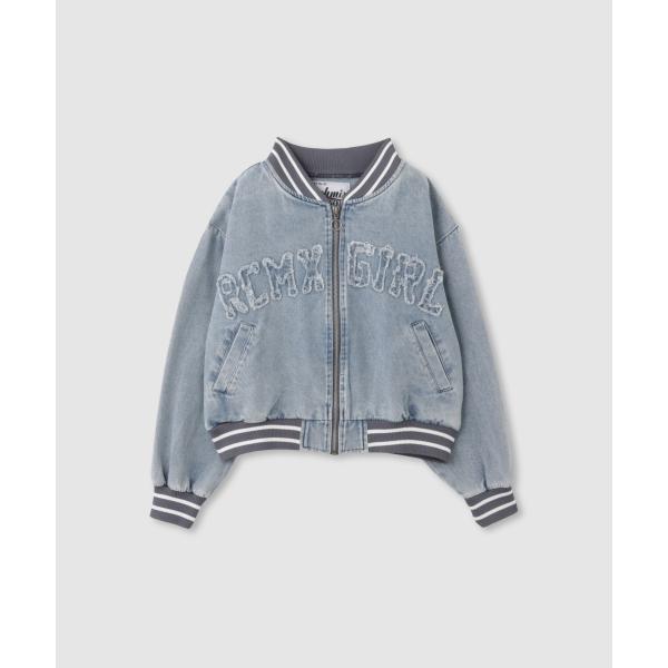 トレンド感たっぷりのショート丈デニムブルゾン。カラーは、ブラック・ブルーの2色展開です。■デザイン胸元の大きなロゴデザインがとってもクールなデニムアウターです。ロゴの部分は生地の端をあえて切りっぱなしにしたカットオフ加工になっていて、立体的...