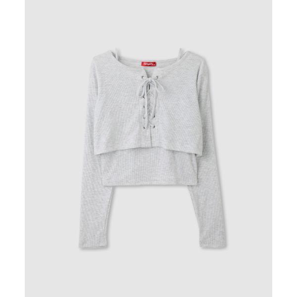 レースアップがかわいいリブ素材のコンパクトなプルオーバーとキャミソールのセットアイテム。カラーは、オートミール・ブラックの2色展開です。■デザインクロップド丈でトレンド感たっぷり、ガーリーにもストリートにも着こなせる一枚。プルオーバーとキャ...
