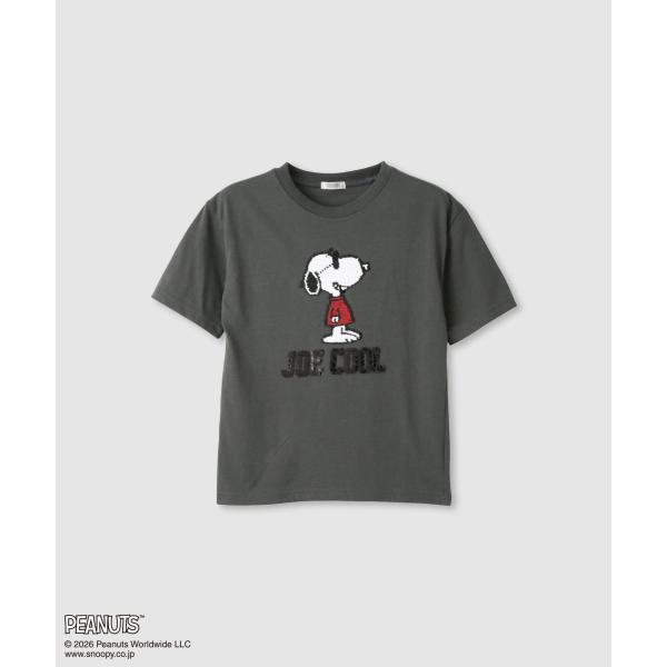 「JOE COOL」のリバーシブルスパンコール半袖Tシャツ。カラーは、チャコールです。■デザイン胸元のスパンコールは、手でなでると色が変化するリバーシブル仕様です。遊び心がありながらも、子供っぽすぎないクールな配色がポイント。身幅にゆとりの...
