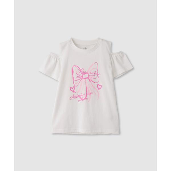 キュートなリボンプリントが目を引く、肩あきデザインのガールズTシャツです。カラーは、オフホワイト・ブラックの2色展開です。■デザインフロントにあしらったリボンのプリントが可愛らしい印象のデザインです。トレンド感のある肩あき仕様で、ほどよい肌...