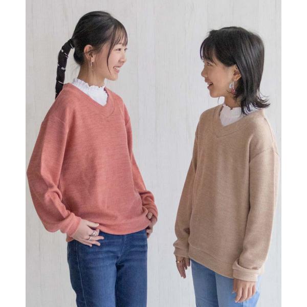 フリル襟とVネックニットを合わせたようなレイヤード風のキッズニットソーです。裏毛生地を使用し、長いシーズン着用できます。カラーは、ピンク・ベージュの2色展開です。■デザイン襟元をブラウスのような異素材で仕上げたフェイクレイヤードスタイル。一...