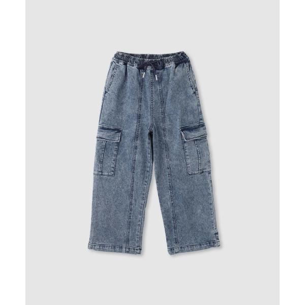 トレンドに左右されず、長く使えるベーシックなカーゴパンツ。カラーは、ブルーケミカルです。■デザイン両サイドに配置された大きめのカーゴポケットがデザインのアクセントになっています。裾にはドローストリングを採用しており、シルエットを変えられる2...