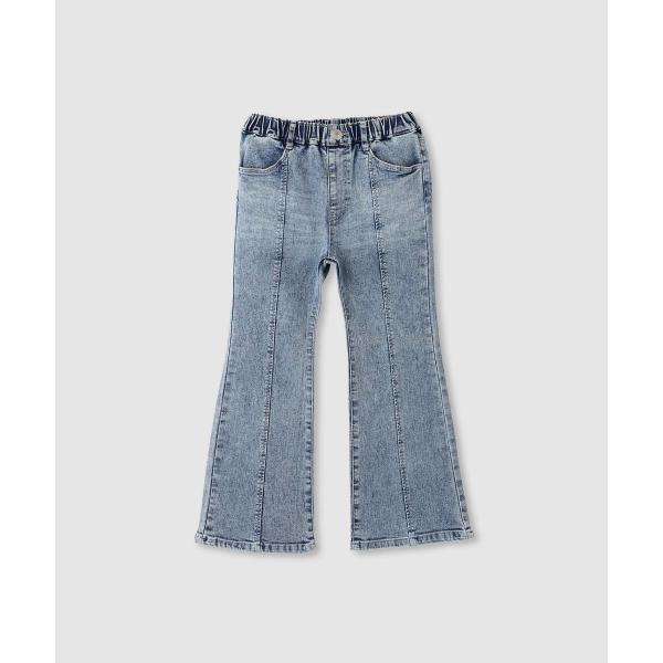 トレンド感のあるフレアシルエットのデニムパンツ。カラーは、アイスブルーケミカルです。■デザイン脚のラインをきれいに見せてくれる絶妙な広がり具合で、スタイルアップ効果も◎センターシームが縦のラインを強調し、よりすっきりとした印象に仕上がってい...