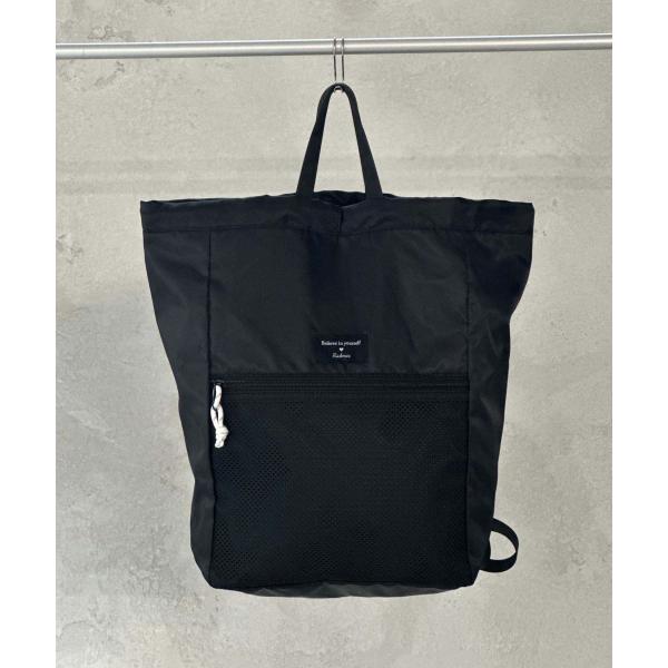 レギュラーシルエットのナップサックです。メッシュポケットとロゴワッペンがポイント♪カラーは、ブラック・サックス・ラベンダーの3色展開です。手持ちでもリュックでも使える2WAYタイプ！通学のサブバッグや習い事、お出かけにもおすすめです。※ご覧...