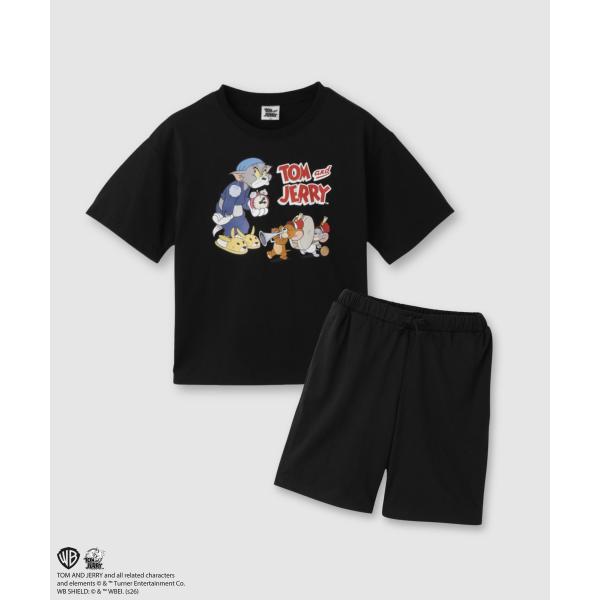 「トムとジェリー」のPOPなアート付きルームウェアセット。カラーは、ブラックです。■デザインTシャツとショートパンツの2点セットで、リラックスタイムを楽しく彩ります。POPなカラーとアートが、就寝前の心を和ませます。ショートパンツはシンプル...