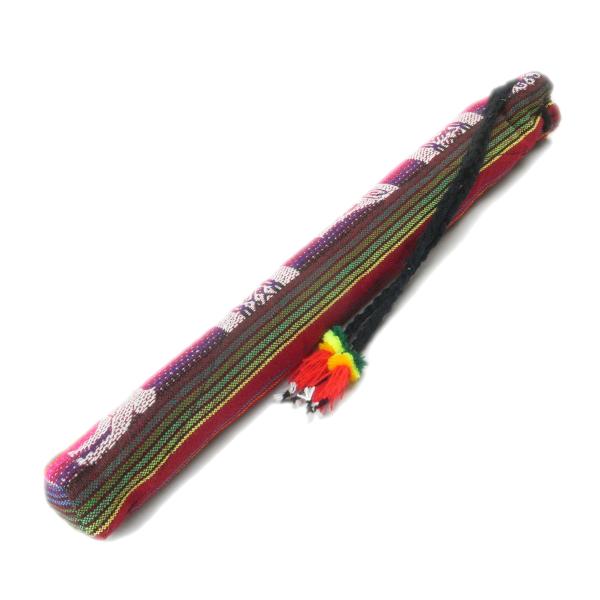 全長390mm、外径35mmまでのケーナに対応したボリビア製布製ケースです。掲載写真の実物をそのままお届けしますので、イメージ違いの心配もありません。