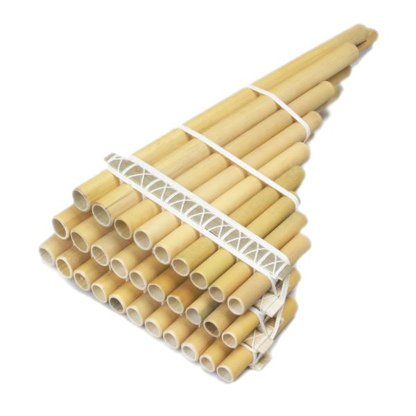 伝統的な技術を受け継ぐボリビアの管楽器職人、アントニオ・ママニ製作によるサンポーニャ〈マルタ〉です。サンポーニャにはチュリ・マルタ・サンカ・トヨの4種類がありますが、その中でも〈マルタ〉は最も標準的な音域を持ち、初心者から経験者まで幅広く安...