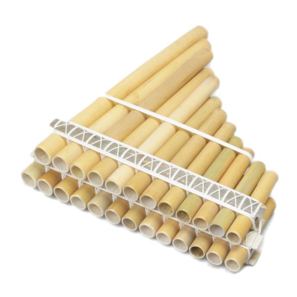 伝統的な技術を受け継ぐボリビアの管楽器職人、アントニオ・ママニ作クロマティック・サンポーニャの〈マルタ〉（2列タイプ）です。標準的な2列の〈マルタ〉に半音管を組み込むことで、より幅広い音階表現を可能にしたモデルです。掲載写真の楽器をそのまま...