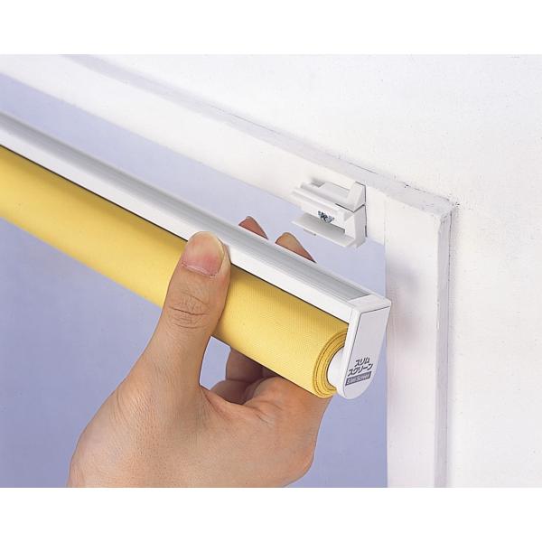 　 その名も「スリムロールスクリーン　木ネジタイプ」　従来品の約１/２サイズのコンパクトでスリムなロールスクリーンで、とっても軽く、小さなスペースに取り付けが可能になりました。 　色はアイボリー、イエロー、グリーン、オレンジの４色で、採光タ...