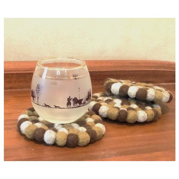 サイズ：直径約10cm 　カラー：カーキミックス素材：フェルト（ウール100%）原産国：ネパールハンドメイドですので、サイズは若干異なる場合がございます。