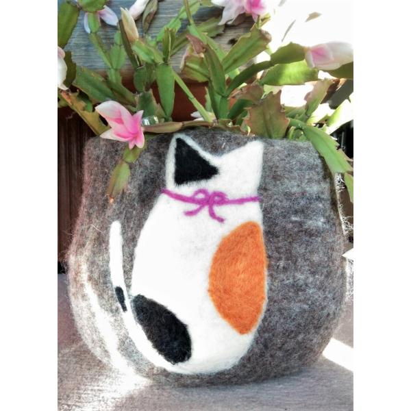 サイズ:内径18cm, 高さ20cmカラー：ナチュラルブラウン、オレンジ素材：フェルト（ウール100％）ハンドメイドですので、サイズ、形は若干異なる場合がございます。