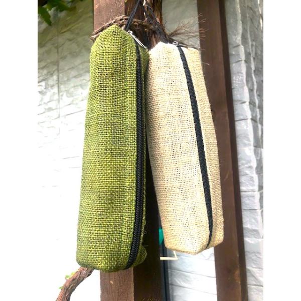 サイズ：約23cm×4cm　マチ部分：5cm 原産国：ネパールカラー：ナチュラル/グリーン素材：麻　（ヘンプ）ハンドメイドですので、サイズは若干異なる場合がございます。