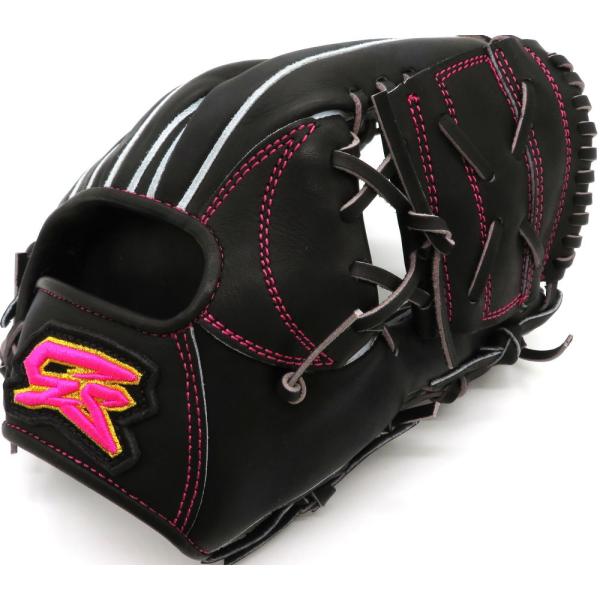 こちらのグローブは通常指入れ（コユニではない）人差し指背面出しで使用イメージが把握できる5割程度の完成具合のガイド型付け済み※グラブ表面に水もみを行った際にできるシミがでているモデルがある場合がございますが水もみを行いグラブを乾燥させるとど...