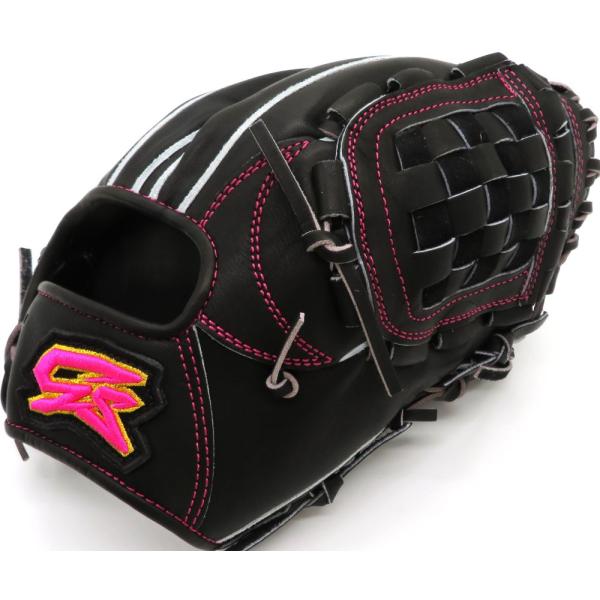 こちらのグローブは通常指入れ（コユニではない）人差し指背面出しで使用イメージが把握できる5割程度の完成具合のガイド型付け済み※グラブ表面に水もみを行った際にできるシミがでているモデルがある場合がございますが水もみを行いグラブを乾燥させるとど...