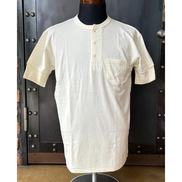 グラッドハンド GLAD HAND HEAVY STANDARD HENRY POCKET T-SHIRTS / GH-13【PACK-T】WHITE原綿からこだわりUSAコットンを使用し長く愛用した時の経年変化を楽しめます。空紡糸を使用す...