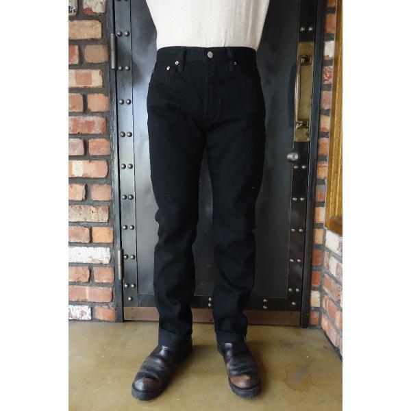 シュガーケーン SUGAR CANE SC41470 13oz. BLACK DENIM TYPE-III「1947モデル」のスリムフィット、タイプ3（Lot No. SC42014）をベースにしたブラックジーンズ。 タテ7番×ヨコ7番のム...