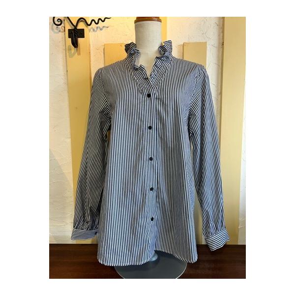 PRISCILLA BUS D'OR/プリシラバスドール　スタンドフリルＶネックブラウス　3601400-B693 ネイビーストライプ