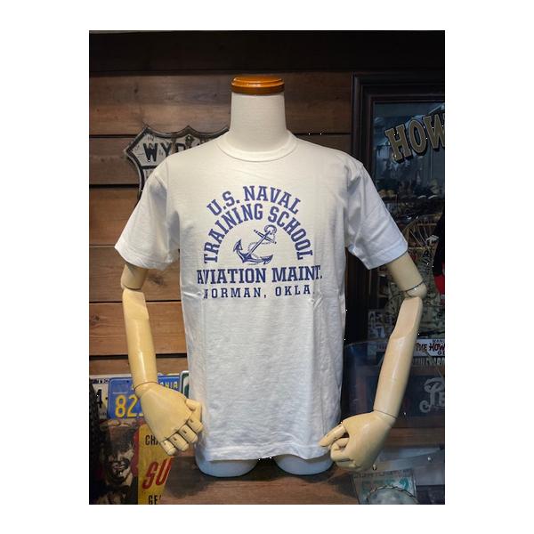 官給品をイメージした若干肉厚で肌触りの良い生地にややゆったりとしたシルエットの日本製ボディを採用。デザインはフロントにはクールな錨マーク。ネックはバインダーネック。日本製。サイズスペック[M]＝着丈65cm、身幅52cm、肩幅49cm[L]...