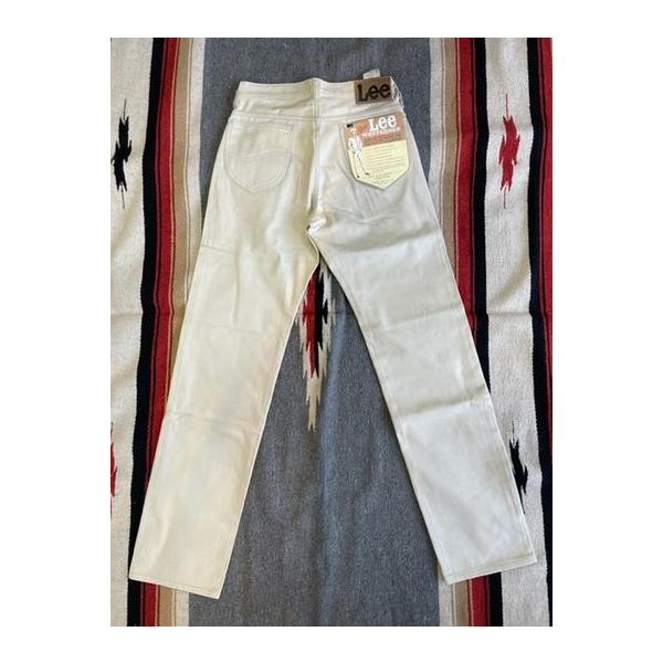 1959年にカウボーイのドレスアップウェアとしてデビューした「WESTERNER」は、後のカラー・ジーンズブームの先駆け的存在である。「WEST WEAVE」と呼ばれるコットン・サテンが代名詞であり、1960年代には、アイビーリーグに所属す...