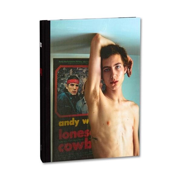 【お取り寄せ・キャンセル不可の商品】：2週間~4週間でお届け（お急ぎの方はご遠慮ください。）　／　【本の説明】144ページ　240*310mm　304g　ISBN：9781912339563　／　【本の内容】"Youth may be fl...