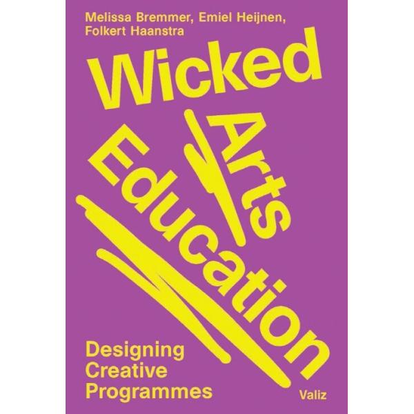 【お取り寄せ・キャンセル不可の商品】：2週間~4週間でお届け（お急ぎの方はご遠慮ください。）　／　【本の説明】192ページ　147*218mm　言語：English　318g　ISBN：9789493246386　／　【本の内容】A han...