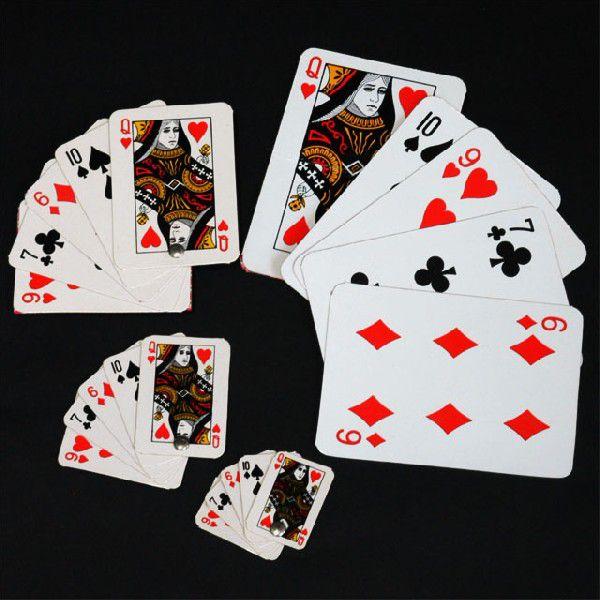 トランプが段々と小さくなっていき、最後は消えてしまいます。