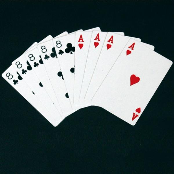 ８枚の同じカード（例えば、クラブの５）が、別のカード（例えば、ハートの10）に全て変化する！