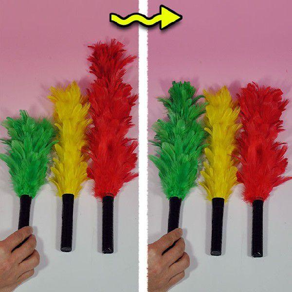 長中短３本の全て長さと色の異なったフェザーが同じ長さに！再び元にも戻ります。