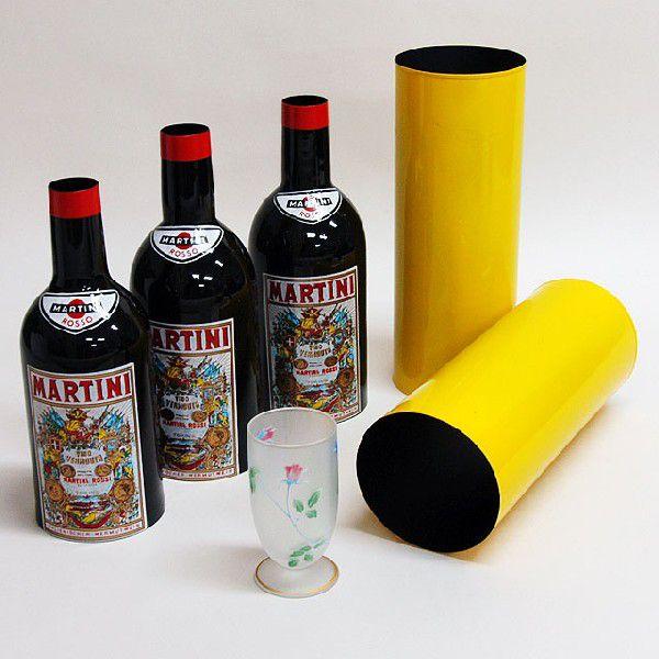 金属製の大型ボトルとコップが入れ替わる？拍手と笑いの渦巻くトリック！