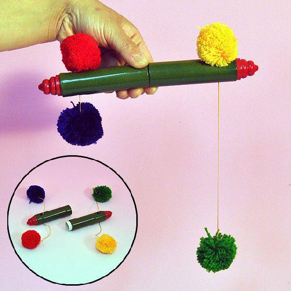 ステッキの両端の紐はつながっていないのに、つながって？？（ステッキの長さ22cm・太さ2.5cm）