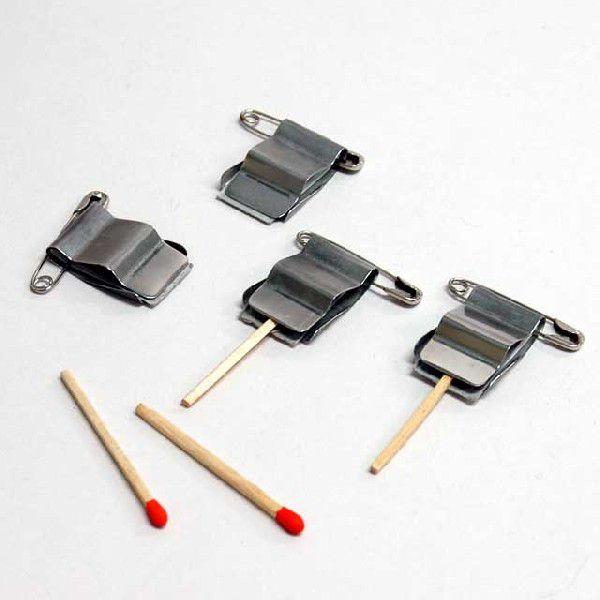 衿の裏やポケットなど、好きな所から火の付いたマッチが！（４個セット）