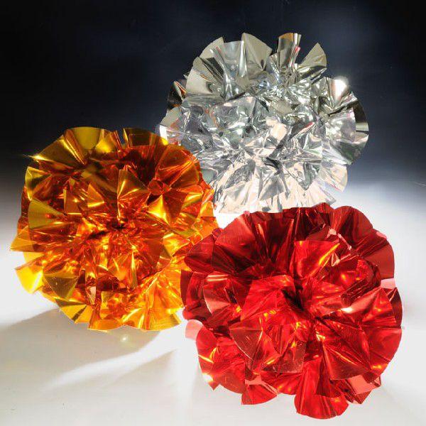 全て単色のメタルシートで作った極薄タイプの円錐型楠玉です。各々銀・金・赤（メタルレッド）の３種類です。（広げた直径は30cm） 各種品番：P5421・P5422・P5423【取出】