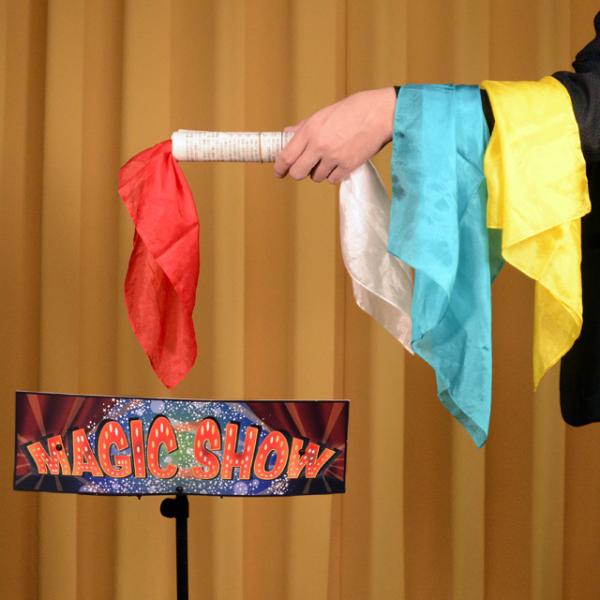 紙筒の中で白いシルクの色が次々と3回も変わり、その度に白いシルクが空中から出現します？！【宴会】