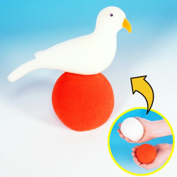 白いスポンジボールが赤いスポンジボールと合体し、白いボールは鳩に変化してしまいます！？
