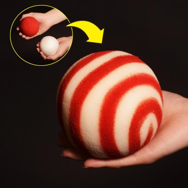赤と白の２つのスポンジボールが１つに合体して、なんと！紅白縞々模様に・・・？？？