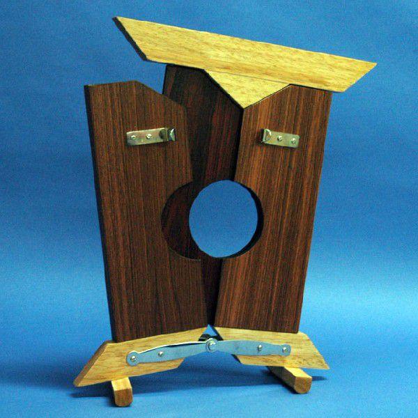 木製の板が腕を貫通する！不可解なペネトレーショントリックの傑作です。