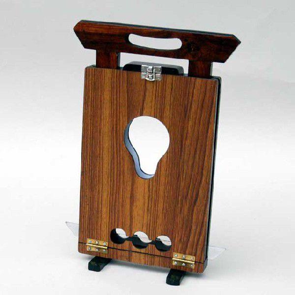 何でも切断してしまう？　ギロチンのトリック！フレームを開いて中が見せられます。