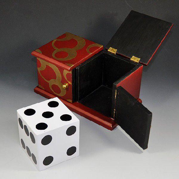 箱の中のダイスの行方は？サッカートリックの名作に特別ギミックをプラスしてさらに不思議に！
