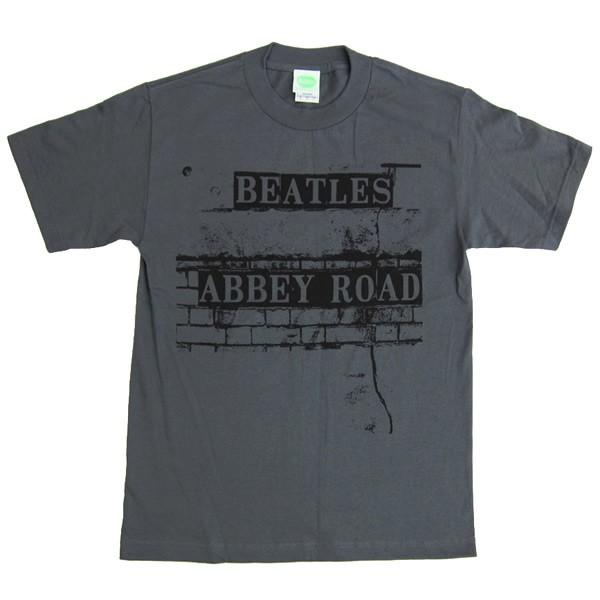 1960年代に活動した世界的に有名なロックバンド『ザ・ビートルズ』。『Let It Be（レット・イット・ビー）』や『Yesterday（イエスタデイ）』といった楽曲は今でも人気です。掲載品は、前面に『ザ・ビートルズ』とアビイロードのロゴが...