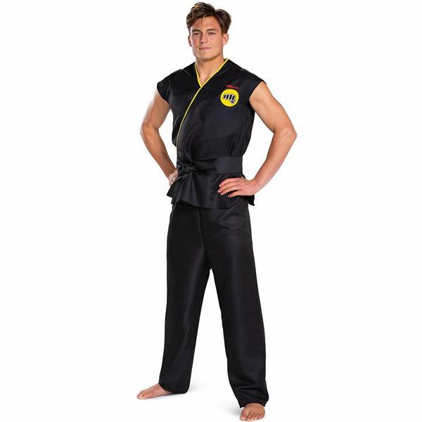 極悪カラテ道場・コブラ会のコスチューム！上着・パンツ・帯の3点セットです。訳あり品ですので、奉仕価格としています。内容をよくご確認いただき購入をご検討ください。ご購入後の返品はお受けできませんのでご了承ください。◆訳あり箇所 その1Adul...