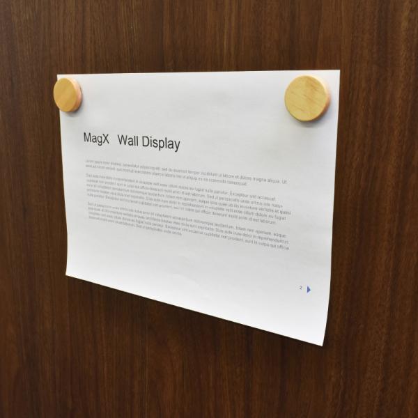 手でつかみやすいサイズの丸型マグネットメモ留め。1パック2個入り。サイズ（1個）：直径34×奥行9mm　1パック2個入り重さ（1個）：10g目安保持枚数（1個）：A4用紙約4枚（※磁石がつく壁装材『ピタバンSSタイプ』に吸着させた場合の目安...