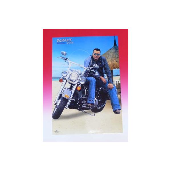 インド映画俳優サンジャイ・ダット（Sanjay Dutt）のポスターです。インドからの直輸入品につき、多少のシワ、折れ等ある場合がございます。 ご了承頂ければ幸いです。 もちろんあまりにもひどい商品は外してあります。* 縦 / 約41cm*...