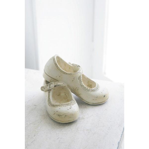 サイズ　幅11ｘ奥行10.2ｘ高さ7.5cm材質　ポリレジン一体型