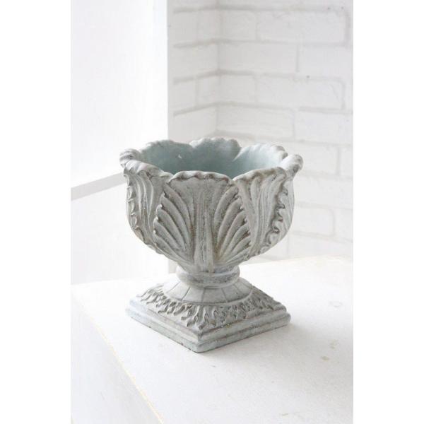 サイズ　幅19ｘ奥行19ｘ高さ19cm口径15ｘ深さ9cm材質　セメント穴なし