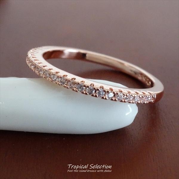 きらきらのCZが帯のように半周にわたり連なる、スタイリッシュなスリムリングです。シンプルモダンでアイキャッチーなデザインが指先に視線を集めます。サイズはUS6（日本の11号くらい）、リング幅は約1.5mmです。--- Hawaiian Tr...
