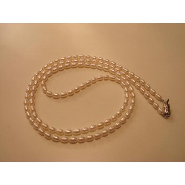 クラスプ：SV製 差込み式淡水（上）ライスパール 123pcs - 4.5〜5mm/加工：チタンワイヤー通し<br>7〜7.5mm　123駒全長約 90cm参考小売価格 70,000円