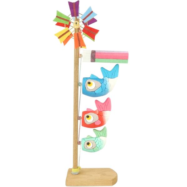 木目込み人形の名匠、柿沼東光作の木目込み鯉のぼり。友禅ぼかし染のカラフルなデザイン。五月人形の横に一緒に飾る脇飾りとしても華やかでおすすめです！■サイズ：高さ44×間口13×奥行9(cm)■木目込み(吹き流し)長さ：11(cm)※手作り品に...