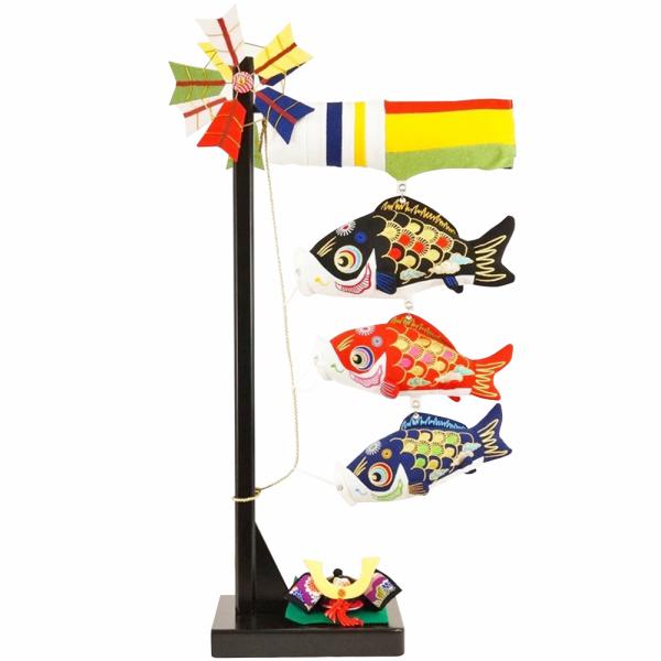 鯉が滝を上って龍に成る(出世する)という「登竜門の伝説」から、鯉や龍が出世の象徴とされているため、鎧兜や五月の飾りには龍が多様されています。鯉のぼりを飾るようになった由来はそこにあります。スタンド付き。この吊るし飾りはそんな鯉のぼりを室内に...